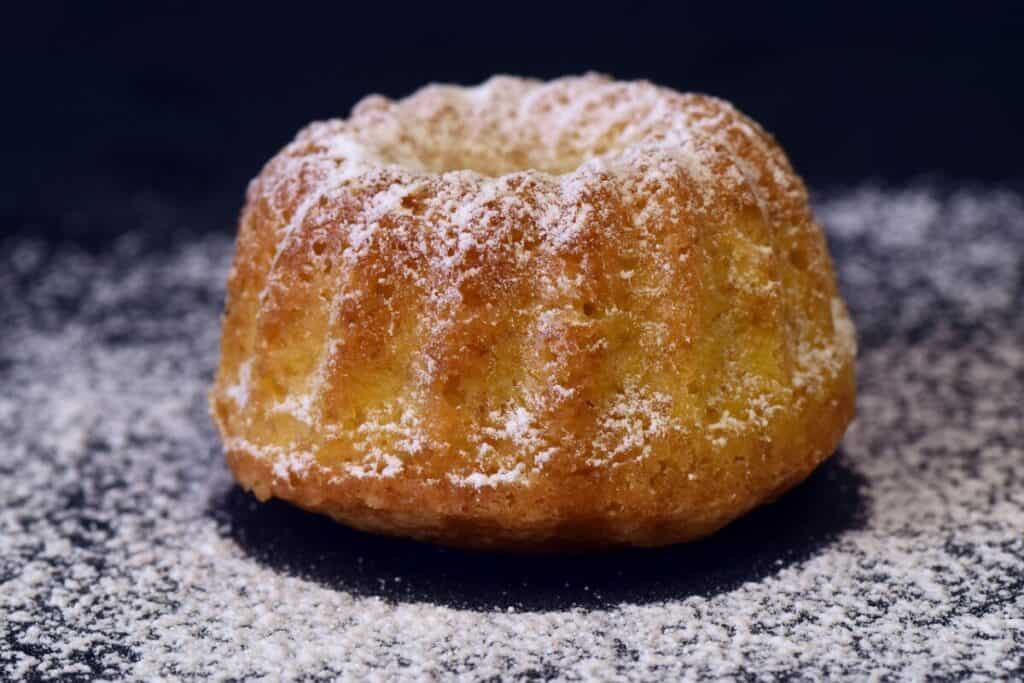 Regular cake versus sponge cake. What is the difference? – The Bread ...