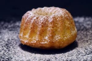 Regular cake versus sponge cake. What is the difference? – The Bread ...